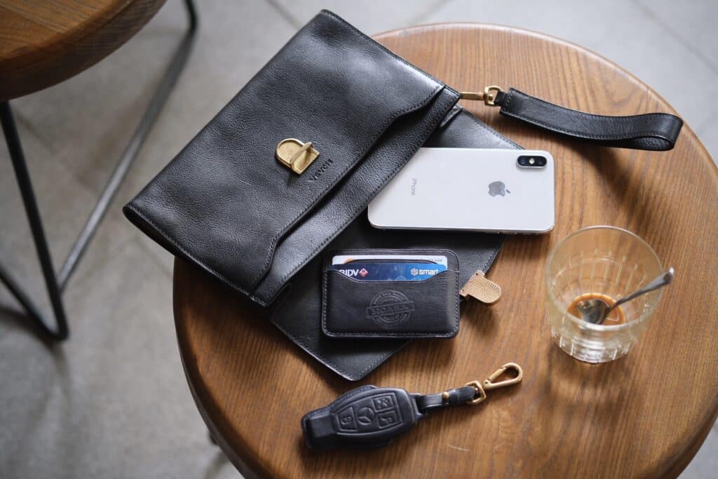 Classic Clutch All Black - 100% Handmade Leather Bag